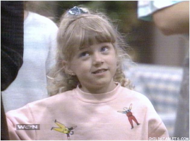 Jodie Sweetin as Stephanie Tanner - Sitcoms Online Photo Galleries