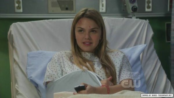 Aimee Teegarden/Rhonda Kimble - Sitcoms Online Photo Galleries