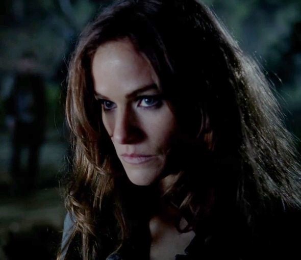 Kelly Overton Christie Monteiro Wallpaper