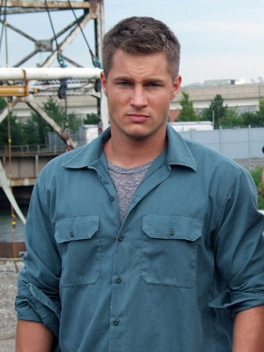The Beast - Travis Fimmel - Sitcoms Online Photo Galleries