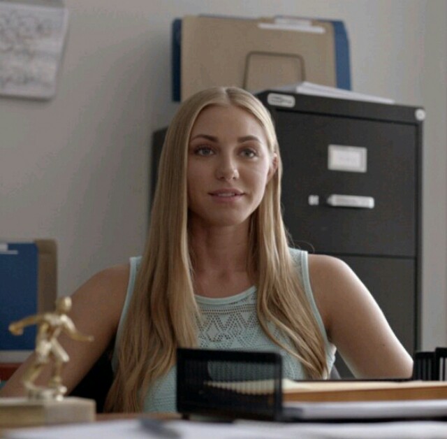 Jessica Sipos as June Henry - Sitcoms Online Photo Galleries