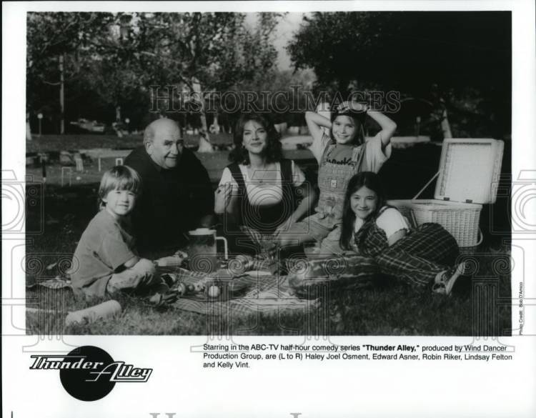 Thunder Alley Cast - Sitcoms Online Photo Galleries